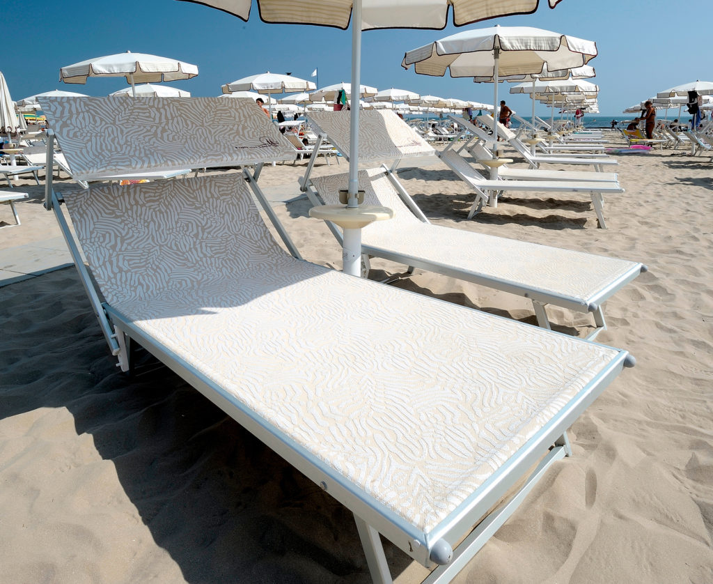 Lettini da spiaggia professionali: caratteristiche e storia