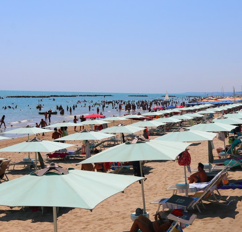 Uma Beach Club – Contatta e prenota online